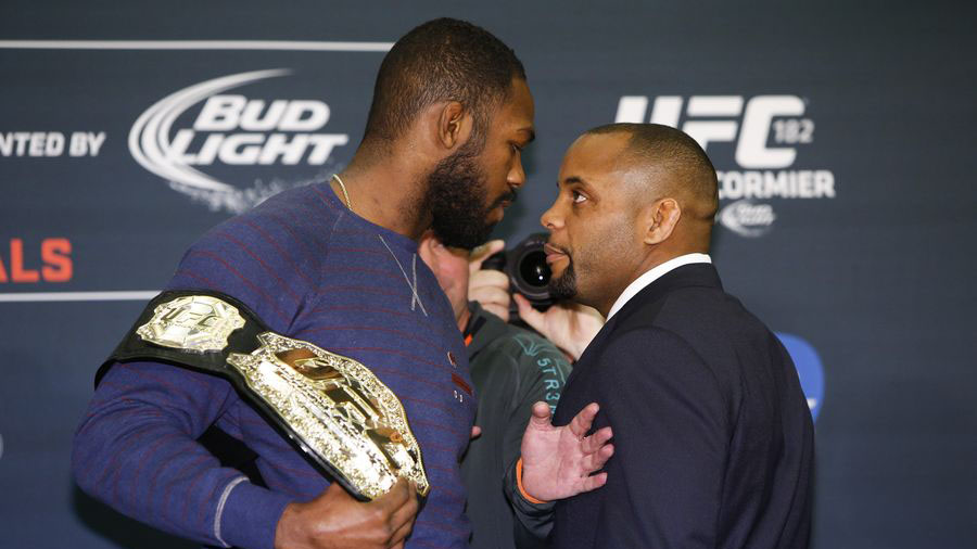 Jon Jones rasar mot Daniel Cormier: "Han är en skitstövel"