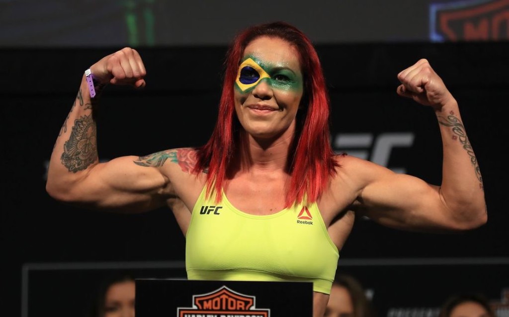 UFC 222: Cris Cyborg avslutar Yana Kunitskaya - Kimura